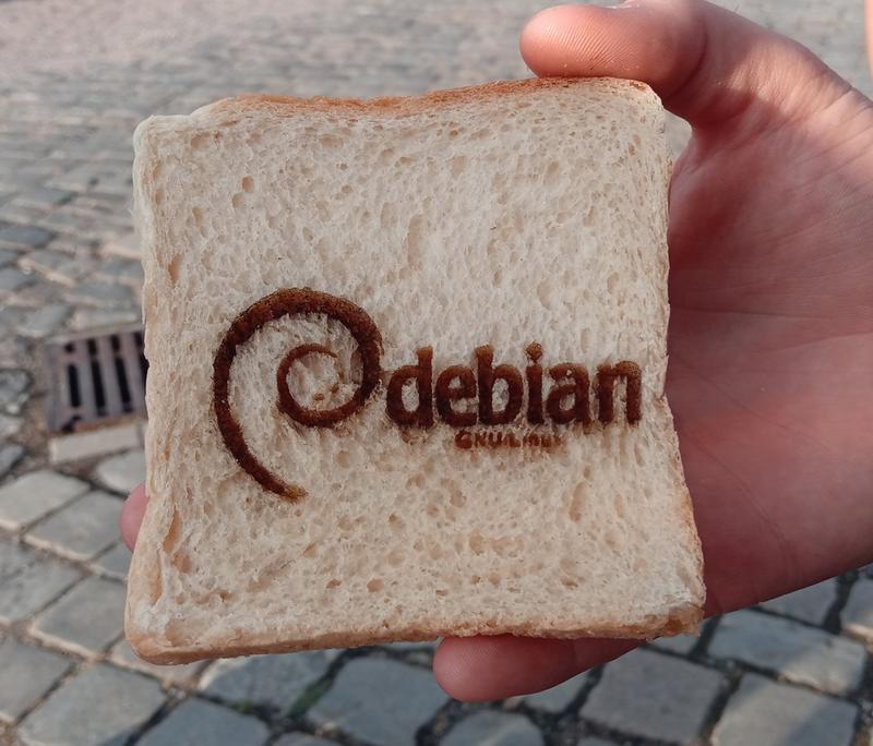 Ein Toast auf Debian – und Debian auf Toast... und Käse... und als ...